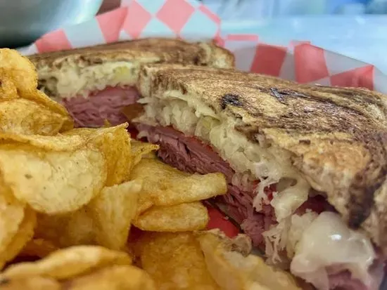 Kelly’s Lake House Bar & Grill Menu - Updated November 2025