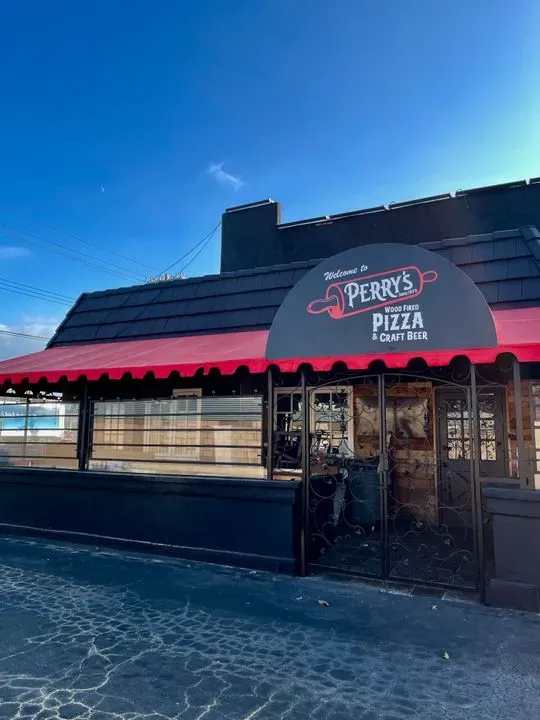 Perry's Pizza | Huntington Beach, CA | Checkle