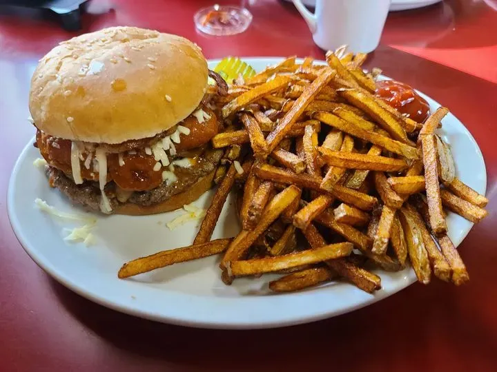 Beaver Den Diner | Brookfield, NY | Checkle