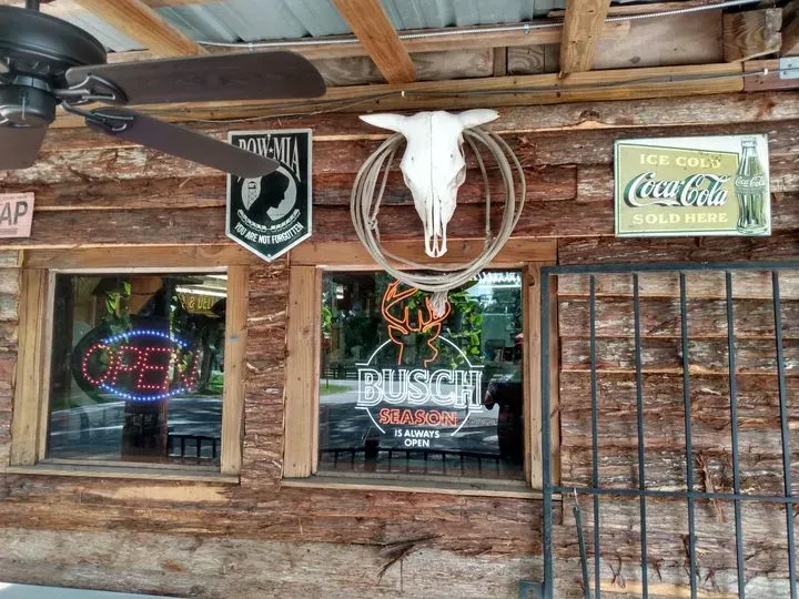 The Lake Lindsey Mall & Deli | Brooksville, FL | Checkle