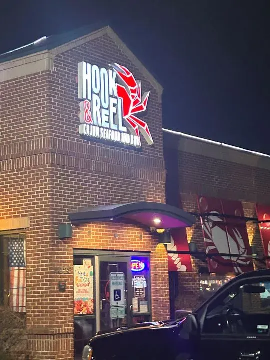 Hook & Reel Cajun Seafood & Bar | Country Club Hills, IL | Checkle