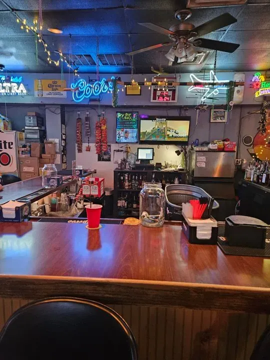 The Cockpit Bar | Dallas, TX | Checkle