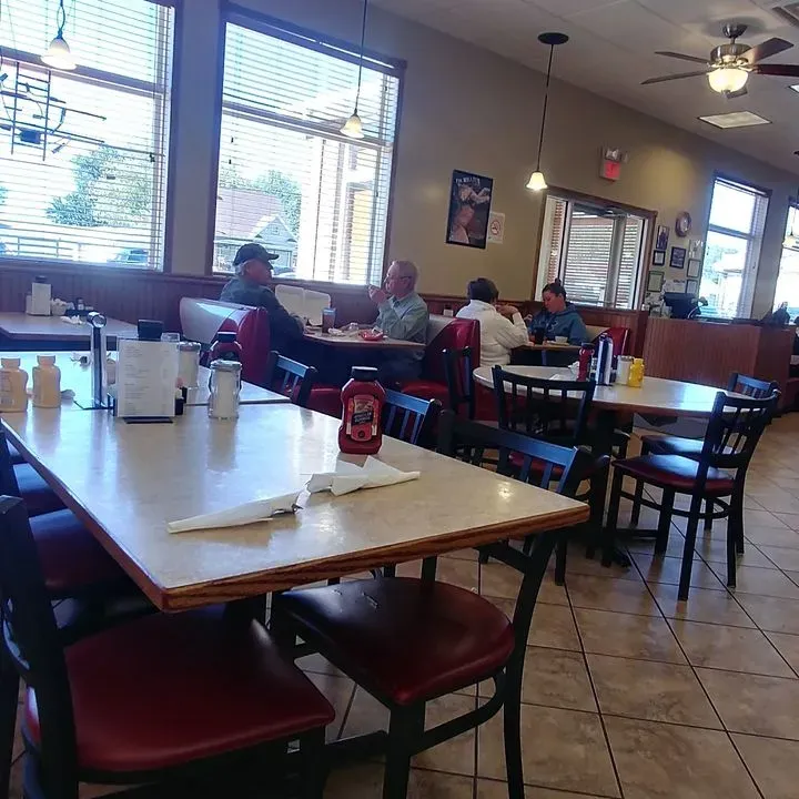 Canton Family Restaurant | Canton, IL | Checkle