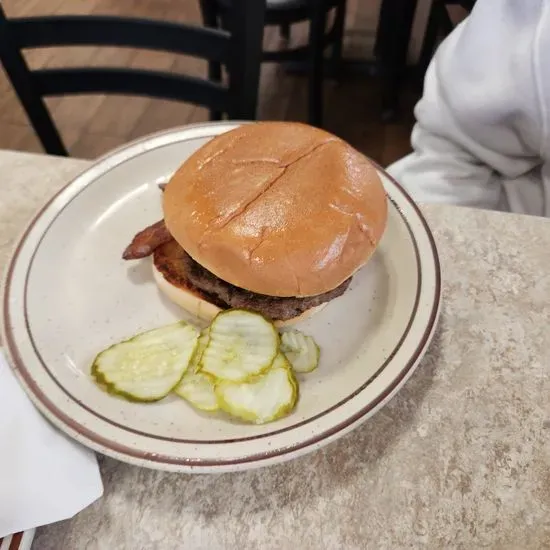 Canton Family Restaurant | Canton, IL | Checkle