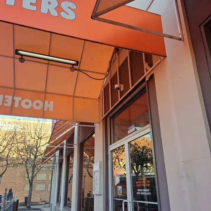 Hooters of Fresh Meadows | Queens, NY | Checkle