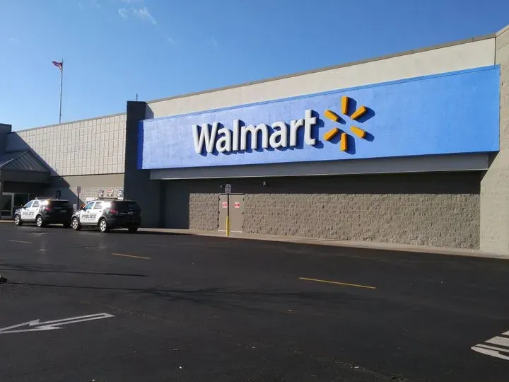 Walmart Supercenter | Lee's Summit, MO | Checkle
